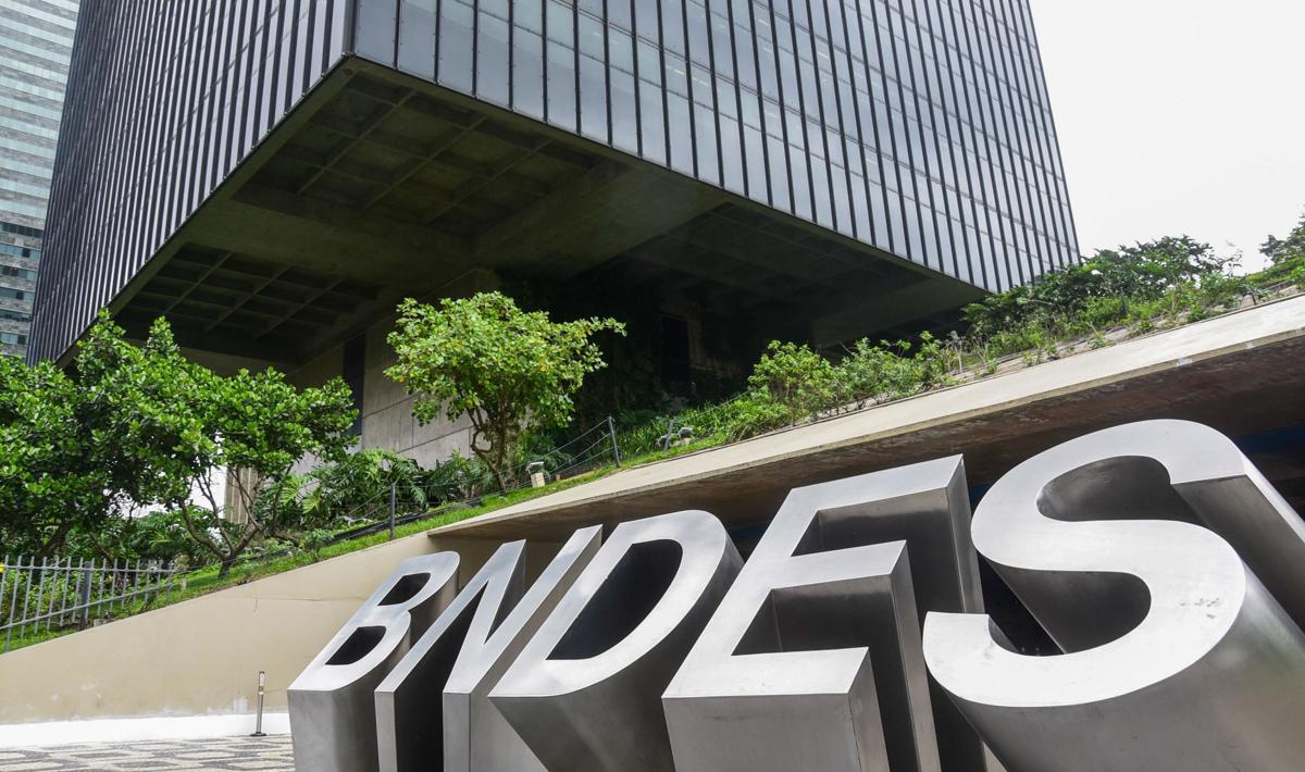 BNDES aprova R$ 5,3 bi em crédito para empresas afetadas por tarifaço